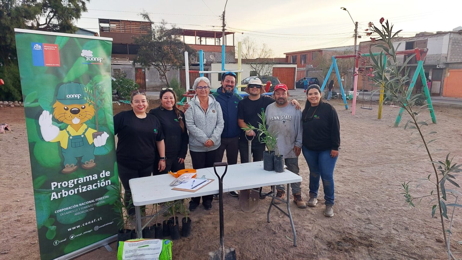 CONAF Arica celebró el Día del Árbol plantando árboles en plazas y ...