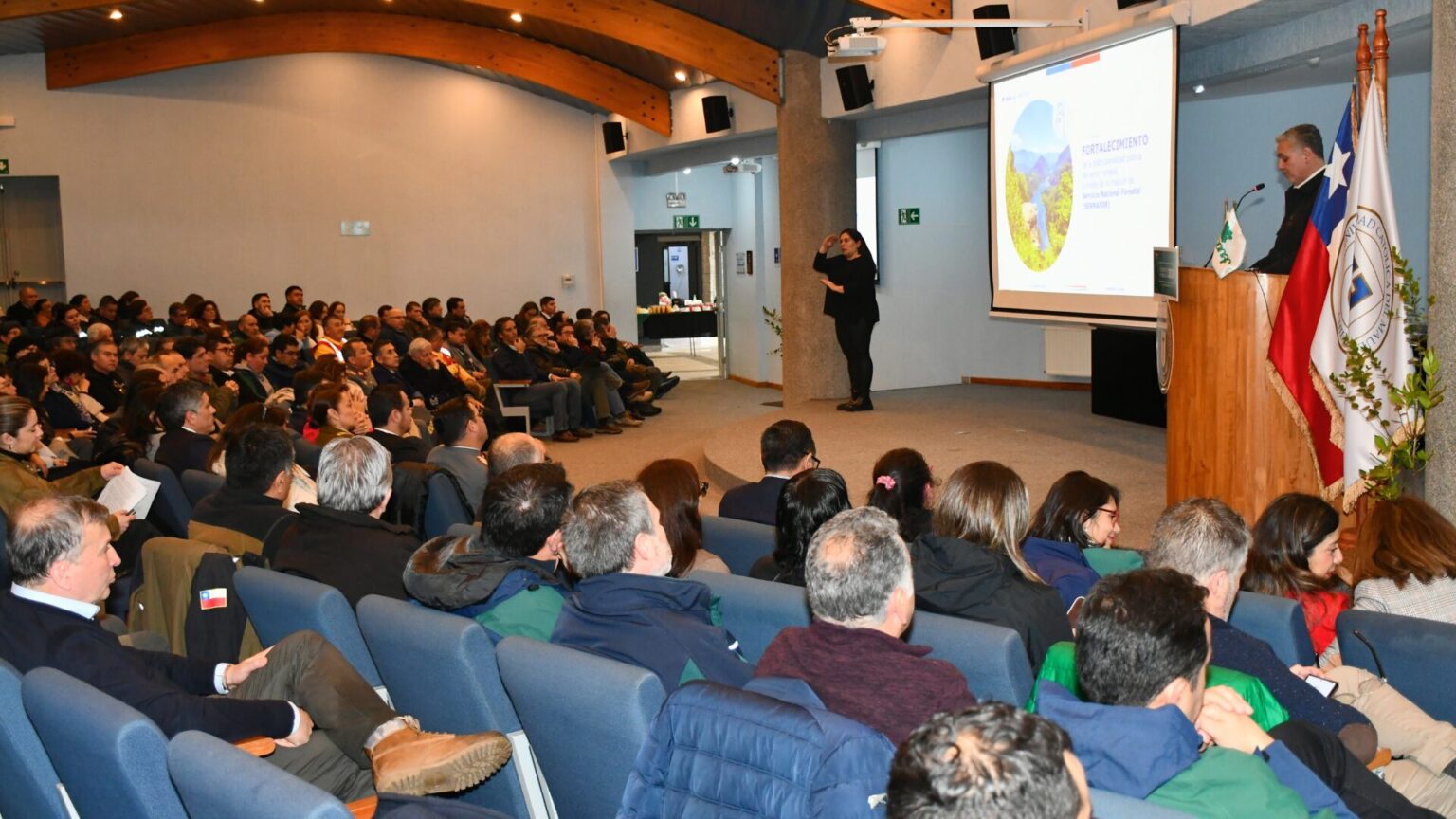 En Cuenta Pública de CONAF, director ejecutivo Rodrigo Illesca destacó ...